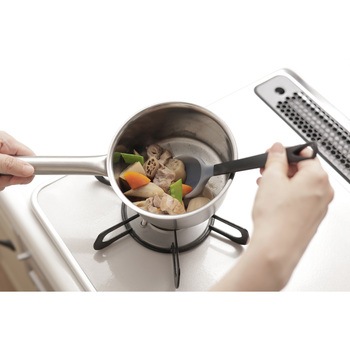 K777BK トライアングリップ シリコーン調理スプーンS・BK 1個 マーナ 【通販モノタロウ】